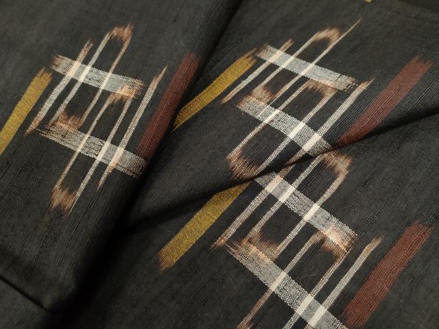 平和屋着物●国指定重要無形文化財　本場久米島紬　手織　正絹　逸品　CAAW8068yc