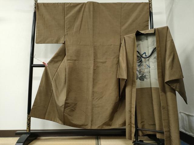 平和屋着物●男性　紬　アンサンブル　色無地　朽葉色　羽裏：風神雷神　正絹　逸品　CAAW8385yc