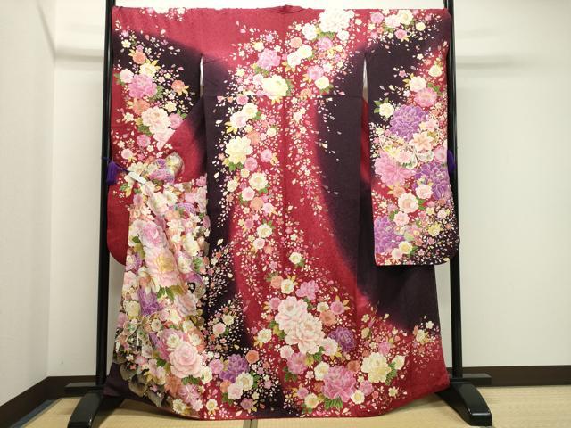 平和屋着物●豪華振袖　刺繍　牡丹舞蝶文　暈し染め　金彩　銀通し地　正絹　逸品　CAAY8386gh