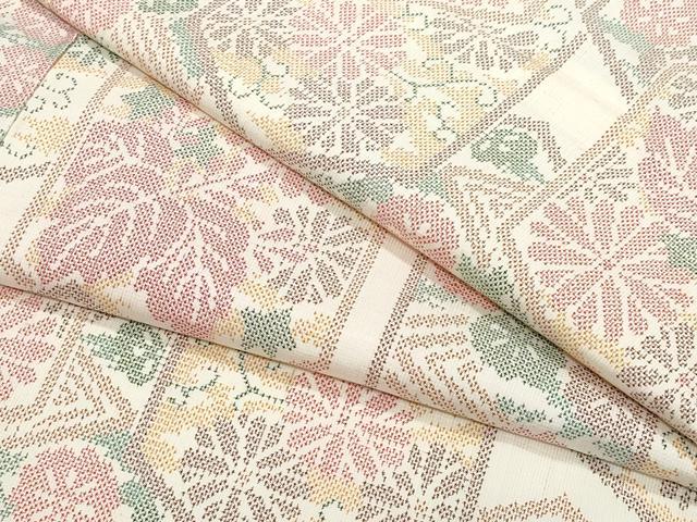 平和屋着物●本場大島紬　白大島　7マルキ　亀甲花唐草文　正絹　逸品　CAAZ0875vf