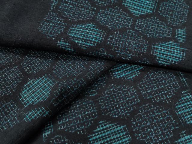 平和屋着物●結城紬　80亀甲　飛び亀甲柄　亀甲文　黒地　正絹　逸品　CAAZ3485yc