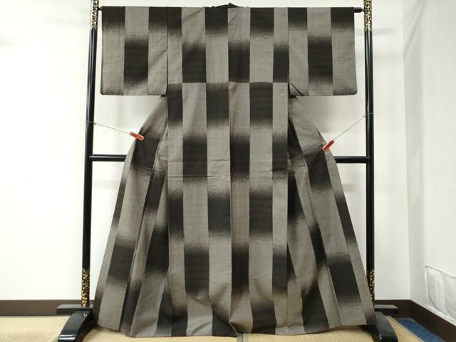 平和屋着物●本場大島紬　9マルキ　変わり市松文　正絹　逸品　CAAZ3787yc