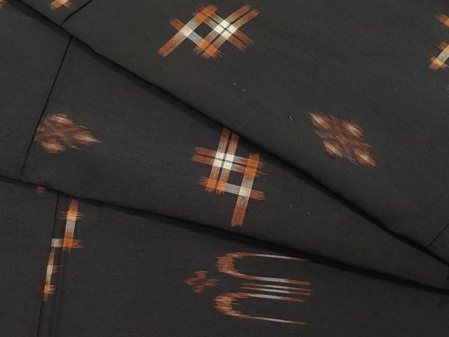 平和屋着物●国指定重要無形文化財　本場久米島紬　手織　吉祥文　黒地　ロング丈　正絹　逸品　CAAZ8157vf