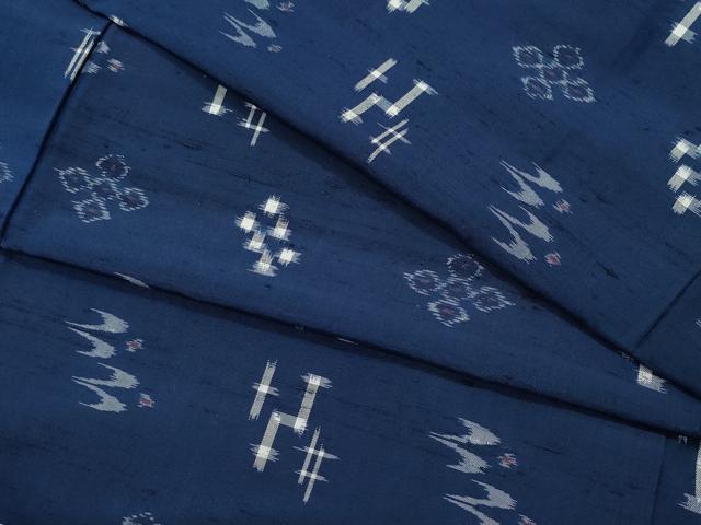 平和屋着物●本場琉球絣　紬　胴抜き仕立て　絣文様　正絹　逸品　未使用　CAAZ8229vf