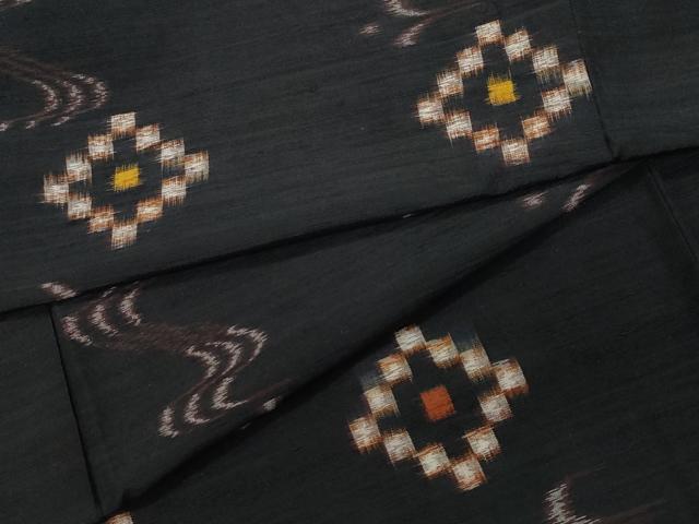 平和屋着物●上質な紬　絣文様　黒地　正絹　逸品　CAAZ8299vf