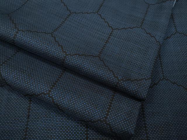 平和屋着物●本場大島紬　7マルキ　亀甲文　正絹　逸品　CABA1902ut