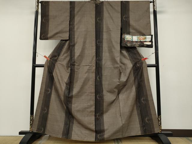 平和屋着物●本場大島紬　9マルキ　泥染め　余韻　恵大島紬織物謹製　証紙付き　正絹　逸品　CABA1943ut