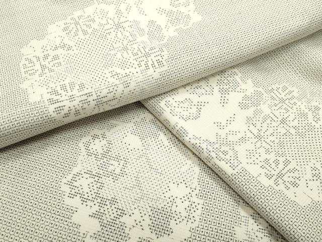 平和屋着物●本場大島紬　白大島　120亀甲　花丸文　正絹　逸品　CABA9758gh