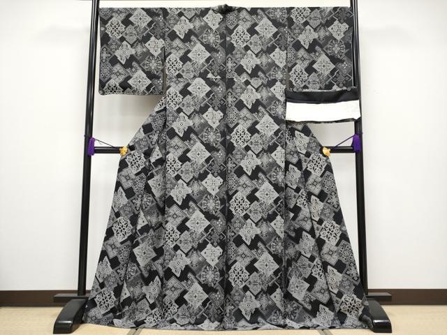 平和屋本店■極上　お召　至峯舎　紫香苑　胴抜き仕立て　松皮菱花文　黒地　反端付き　逸品　CYAA2411s5