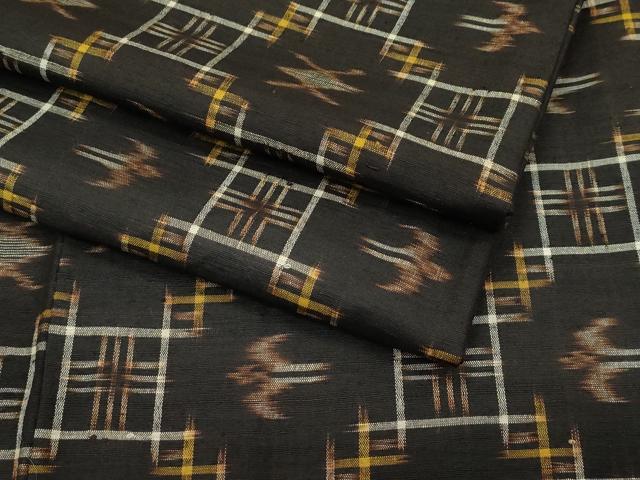 平和屋着物■極上　国指定重要無形文化財　本場久米島紬　黒地　手織　逸品　CZAA3281s5
