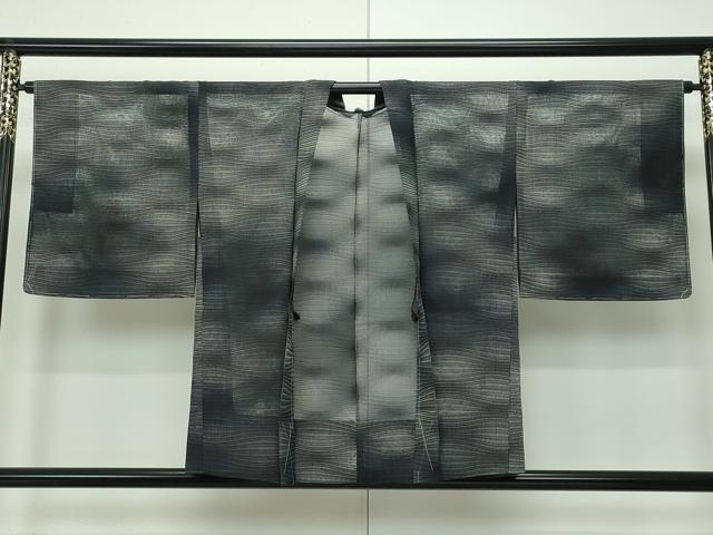 平和屋着物■極上　スリーシーズン　春夏秋　塵除け　羽織　霞文　黒地　羽織紐付き　逸品　未使用　CZAA3289s5