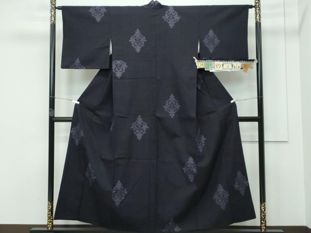 平和屋着物■極上　本場結城紬　重要無形文化財　100亀甲　菱花文　井上商事謹製　紫黒色地　証紙付き　逸品　CZAA3385s5