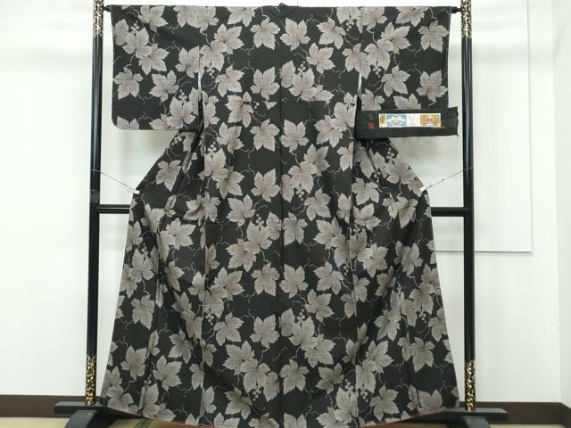 平和屋着物■極上　本場大島紬　泥染め　９マルキ　葡萄蔦の葉文　匠丸特製　証紙付き　逸品　未使用　CZAA4219s5