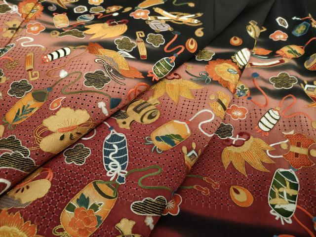 平和屋着物●中国三大刺繍　スワトウ相良刺繍　汕頭相良刺繍　総刺繍　黒留袖　作家物　宝尽くし花文　暈し染め　金糸　逸品　DAAQ3307ps