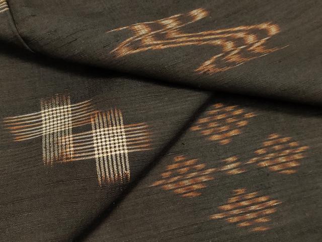 平和屋着物●国指定重要無形文化財　本場久米島紬　手織　正絹　逸品　未使用　DAAR4518tw