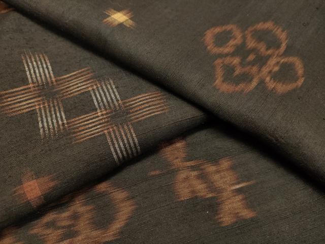 平和屋着物●国指定重要無形文化財　本場久米島紬　手織　絣花文　正絹　逸品　DAAS2048tw