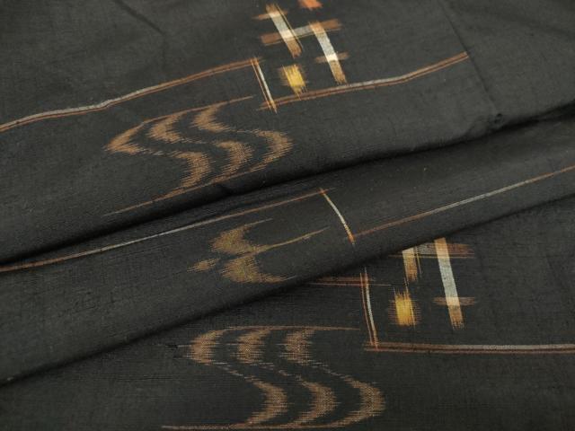 平和屋着物●国指定重要無形文化財　本場久米島紬　手織　トゥイグヮー　黒地　正絹　逸品　DAAS3118ps