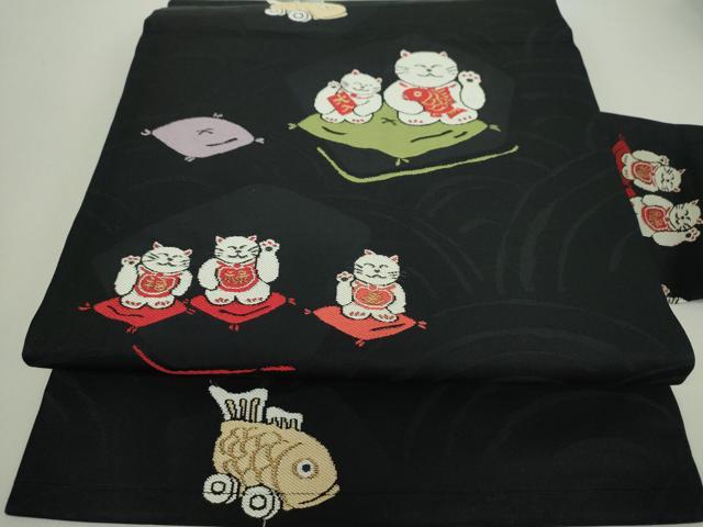 平和屋着物●九寸名古屋帯　鯛持ち招き猫　目出鯛　玩具文様　黒地　金糸　正絹　逸品　DAAS3225ps