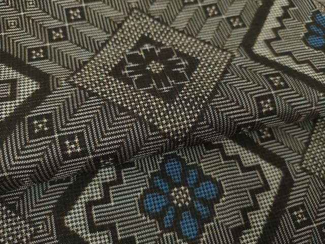 平和屋着物○本場大島紬 龍郷絣 花菱文 正絹 逸品 DAAW5300ud