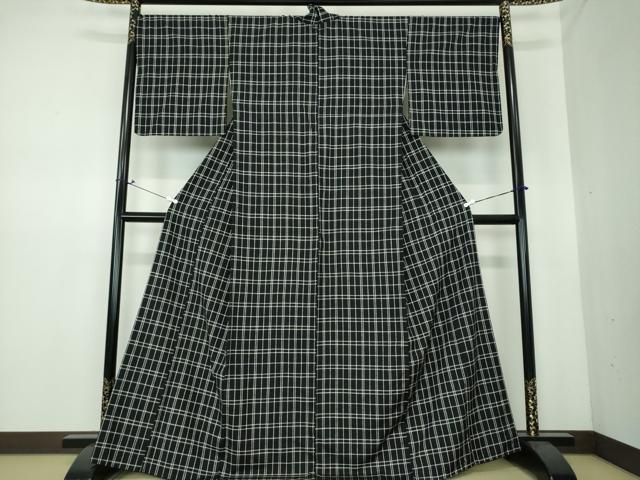 平和屋着物●上質な紬　格子　黒地　やまと誂製　正絹　逸品　DAAS3418ps