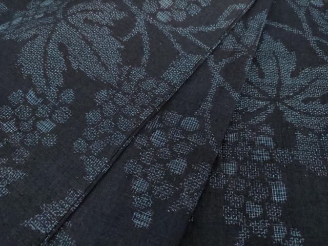 平和屋着物●本場結城紬　重要無形文化財　100亀甲　葡萄蔦の葉文　大丸扱い　正絹　逸品　DAAS3803ps