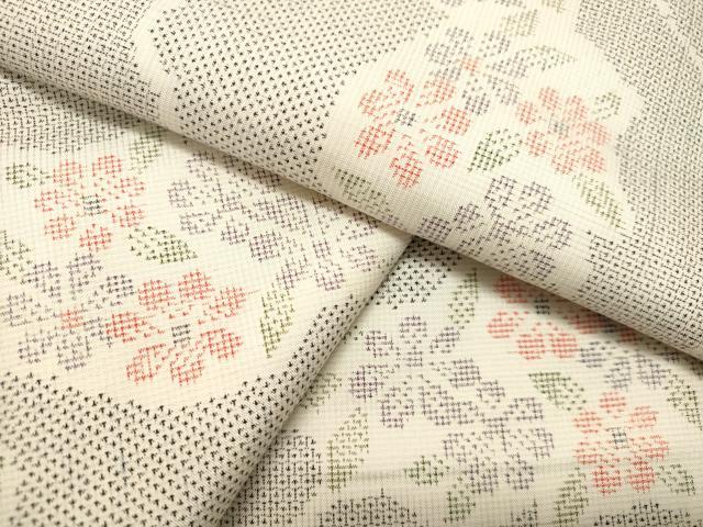 平和屋着物●本場大島紬　白大島　120亀甲　雲取り草花文　正絹　逸品　DAAT1235tw