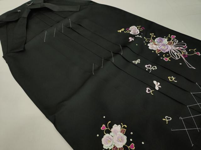 平和屋着物●女性　行灯袴　総刺繍　草花文　黒色　金銀糸　卒業式　洗える着物　未使用　DAAU0925tw