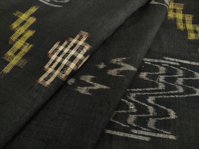 平和屋着物●上質な紬　琉球絣文様　黒地　正絹　逸品　DAAU5033ps
