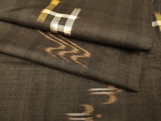 平和屋着物●国指定重要無形文化財　本場久米島紬　手織　正絹　逸品　DAAV3247du