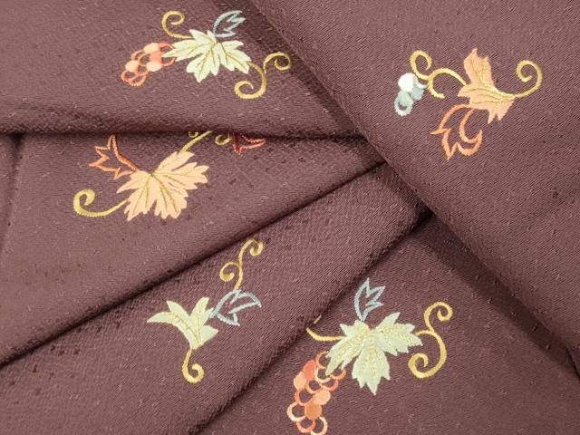 平和屋着物●訪問着　総刺繍　葡萄唐草文　紫鳶色　金糸　正絹　逸品　未使用　DAAV3254du