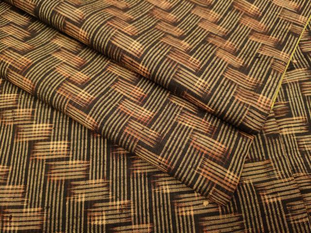 平和屋着物●国指定重要無形文化財　本場久米島紬　手織　変わり縞　正絹　逸品　DAAV3475du