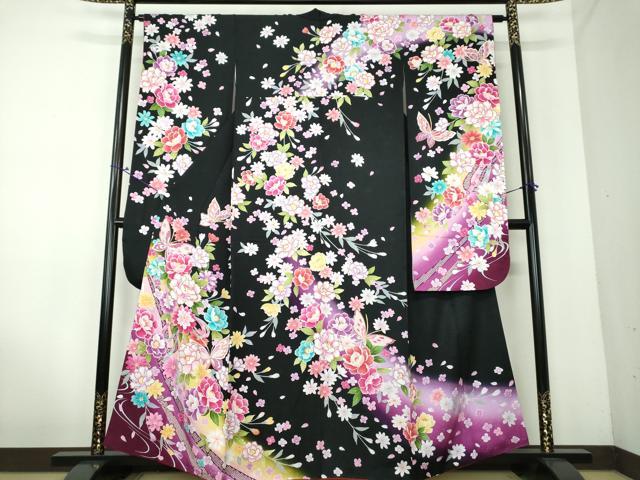平和屋着物●豪華振袖　刺繍　舞蝶花文　黒地　暈し染め　金彩　正絹　逸品　DAAV6626ps