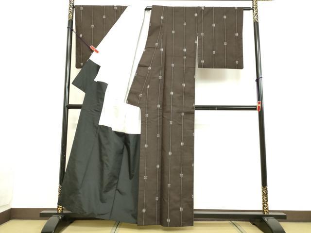 平和屋着物○本場大島紬 9マルキ 幾何学間道 正絹 逸品 未使用