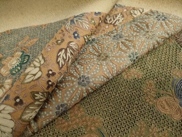 平和屋着物●中国三大刺繍　スワトウ刺繍　汕頭刺繍　訪問着　花蝶文　暈し染め　さが美扱い　正絹　逸品　未使用　DAAW5243ud