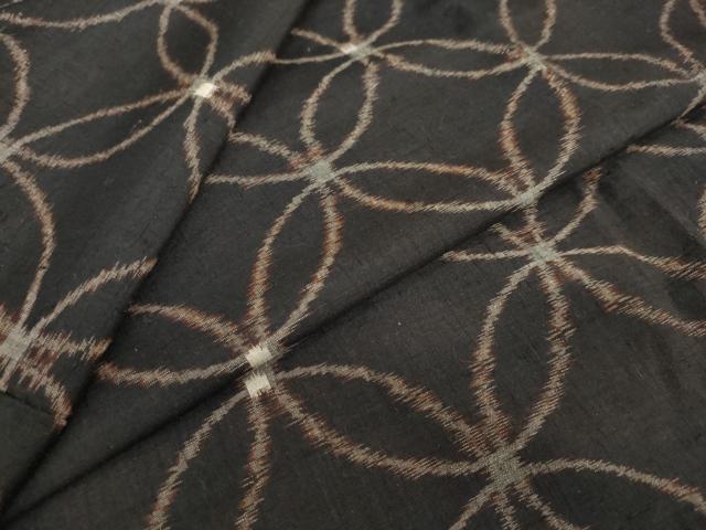 平和屋着物●国指定重要無形文化財　本場久米島紬　手織　七宝文様　正絹　逸品　DAAW5516ud