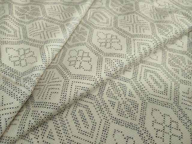 平和屋着物●本場大島紬　白大島　7マルキ　亀甲花文　正絹　逸品　DAAW5866ud