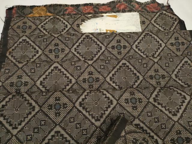 平和屋着物●希少　本場大島紬　龍郷絣　反物　着尺　宮田英雄作　花菱文　証紙付き　逸品　未使用　DAAW7548zzz