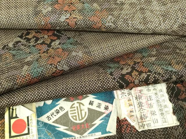 平和屋着物●本場大島紬　7マルキ　古代染色純泥染　草花文　住友栄山作　証紙付き　正絹　逸品　DAAX1254op