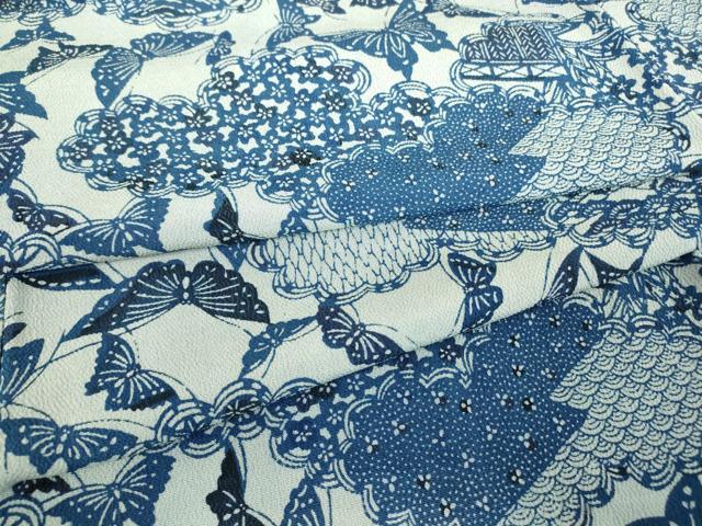 平和屋着物▽本藍　型絵染　小紋　単衣　雲取り舞蝶文　鬼しぼ縮緬　正絹　逸品　DAAX3063az