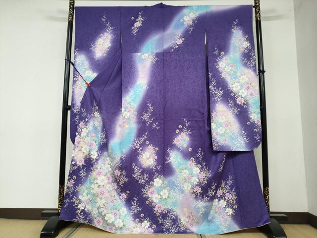 平和屋着物●豪華振袖　舞花文　暈し染め　金彩　銀通し地　正絹　逸品　DAAY5513ud