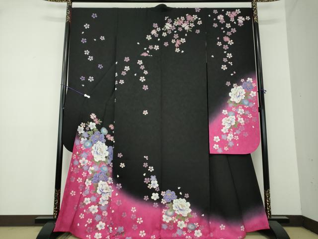 平和屋着物●豪華振袖　舞花文　黒地　暈し染め　金彩　鈴乃屋扱い　正絹　逸品　DAAZ0580ps