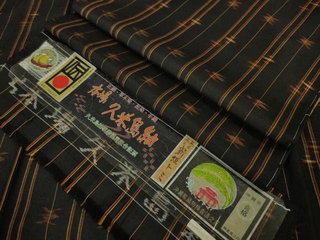 平和屋本店■極上　国指定重要無形文化財　本場久米島紬　新垣トミ作　手織　草木染　泥染　証紙付き　逸品　未使用　DZAA2534kh5