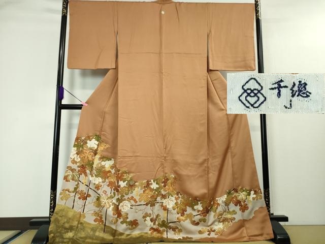 平和屋本店■極上　創業460年・千總　色留袖　駒刺繍　葡萄蔦の葉文　金彩　駱駝色地　逸品　DZAA4314kh5
