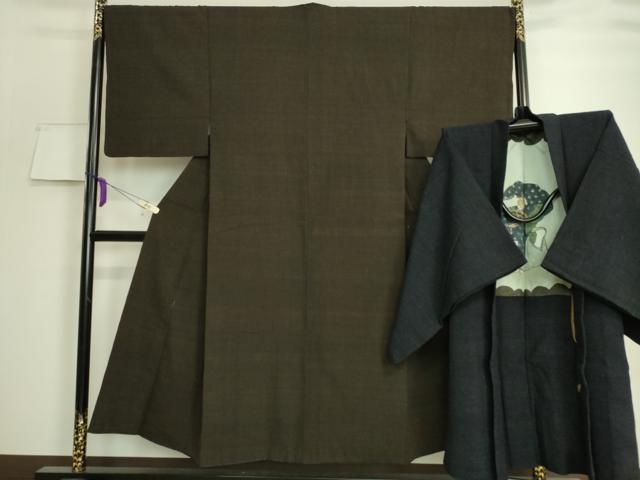 平和屋本店■極上　男性　紬　アンサンブル　長羽織　着物・憲法茶色　羽織・漆黒色　逸品　DZAA7801kh5