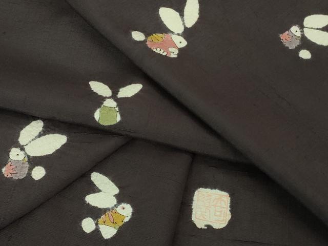 平和屋着物■極上　十日町 名門青柳謹製　赤城紬　草木染　絞り　兎　うさぎ　似せ紫色地　逸品　DZAA8101kh5