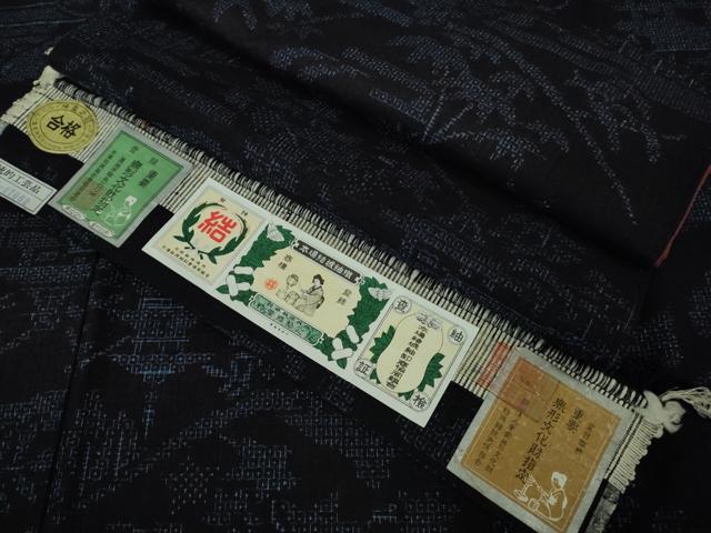 平和屋本店■極上　本場結城紬　重要無形文化財　80亀甲　風景花文　濃紺地　井上商事謹製　証紙付き　逸品　未使用　DZAA8105kh5