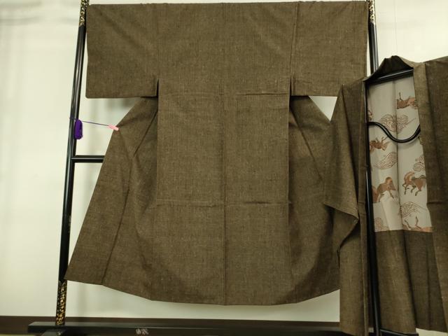 平和屋着物■極上　男性　紬　アンサンブル　長羽織　羽裏・馬　色無地　濃い涅色　三越扱い　逸品　DZAA8536kh5