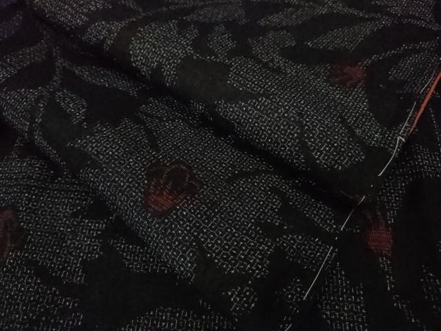 平和屋着物■極上　本場結城紬　重要無形文化財　80亀甲　花唐草文　濃紺地　高島屋扱い　逸品　未使用　DZAA8891kh5