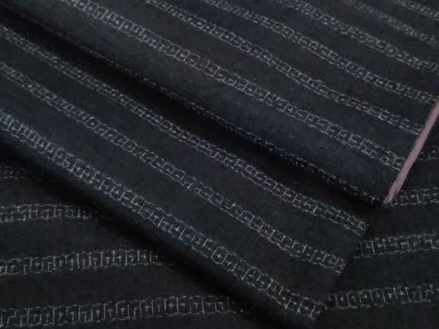 平和屋本店■極上　本場結城紬　重要無形文化財　80亀甲　横縞　紫黒色地　そごう百貨店扱い　証紙付き　逸品　DZAB0798kh5