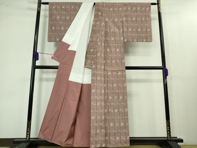 平和屋着物■極上　本場琉球絣　手おり　お城誠光作　薄柿色地　証紙付き　逸品　未使用　DZAB1346kh5 平和屋着物□極上 本場琉球絣 手おり お城誠光作 薄柿色